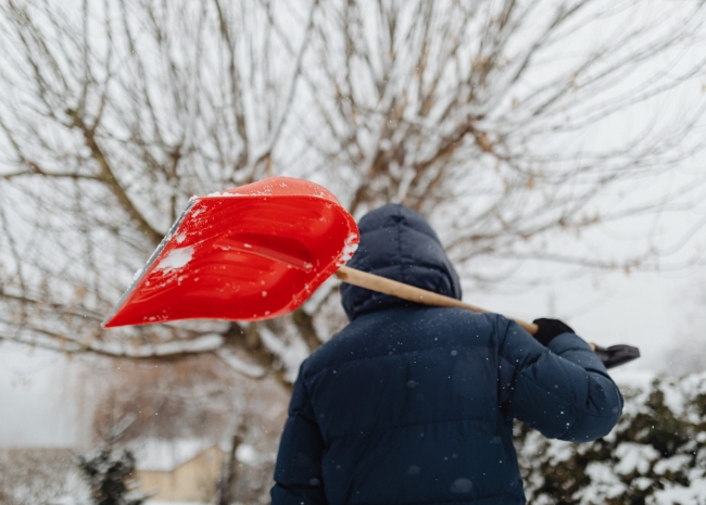 Pain After Shoveling Snow: Treatment & Remedies That Actually Help ...